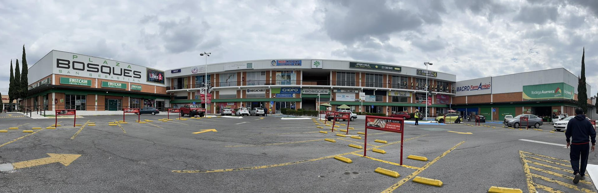 Plaza Bosques San Sebastian